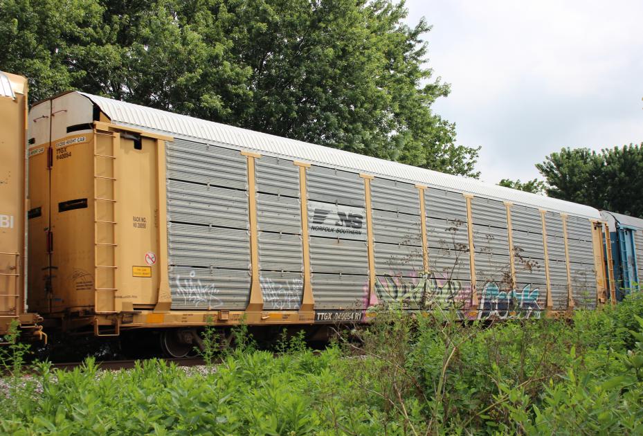 TTGX 940054-NS Rack class FB546 (ML2G) | Conrail Photo Archive